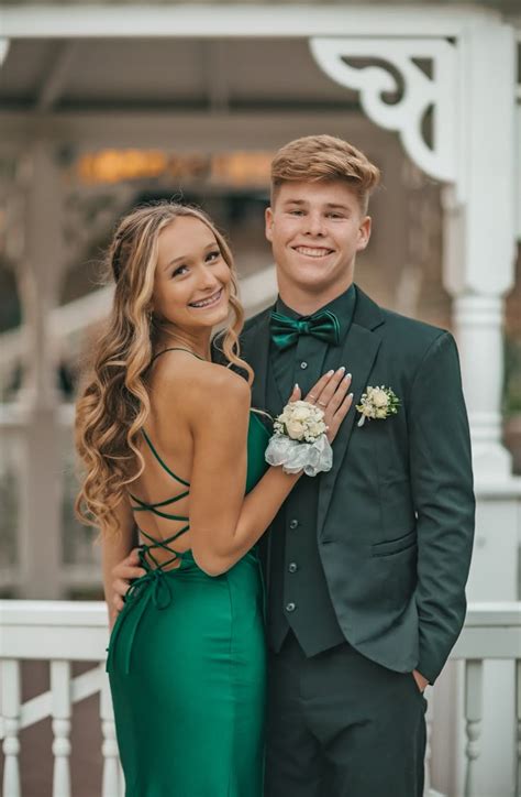 7 Homecoming Photos Ideas Prom Pictures Couples Prom Picture Poses