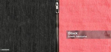 지퍼가 달린 핑크와 블랙 데님 배경 산호색과 다크 그레이 색상의 데님 청바지 원단 질감과 지퍼를 닫습니다 텍스트 공간 복사 거친에 대한 스톡 사진 및 기타 이미지 Istock
