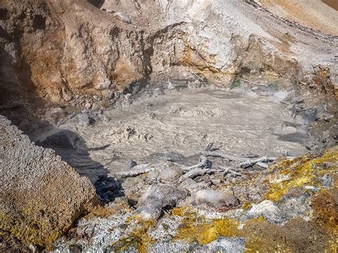 A Bubbling Mud Pot At Sulphur Works Lassen Volcanic National Park California National Parks
