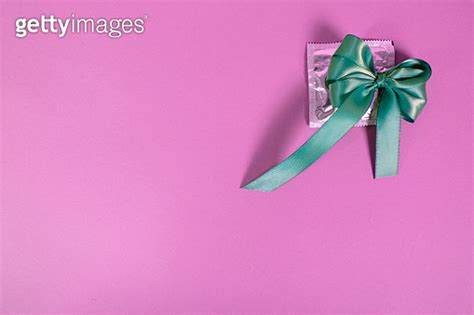 ribbon lies on the condom surprise and intercourse concept copy space 이미지 게티이미지뱅크