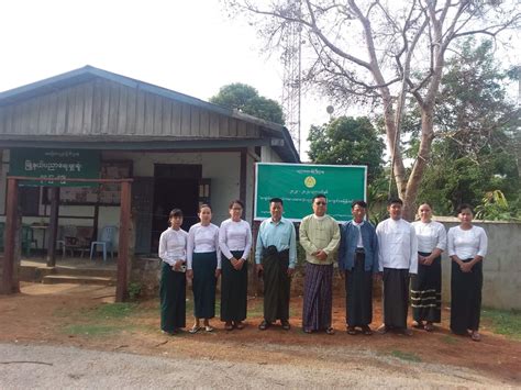 မိုင်းဖြတ်မြို့နယ်၌ ကျောင်းနေအရွယ်ကလေးအားလုံး ပညာမဝေးဖို့ ကျောင်းအမြန်အပ်နှံစို့ ဆိုင်းဘုတ်မ