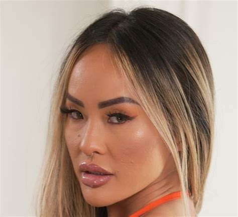 Linda Lan Biography Wiki Career Photos More