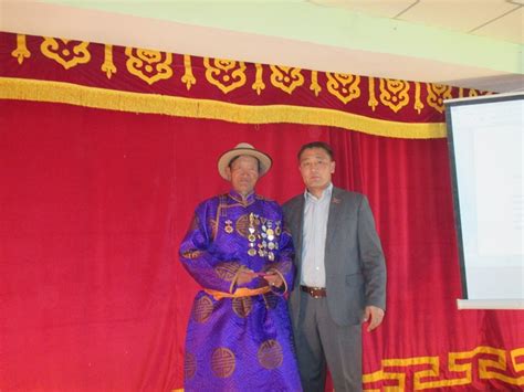 МНУХ ны дээд шагнал Соёмбо медалиар шагналаа