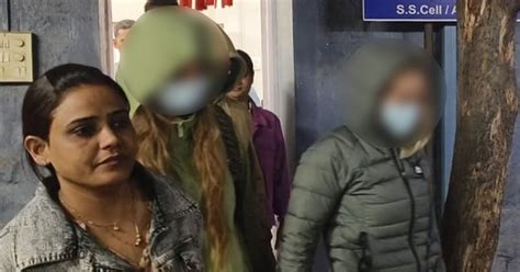 पुण्यात ऑनलाइन सेक्स रॅकेटचा पर्दाफाश राजस्थानी अभिनेत्रीसह २ रशियन तरुणी रंगेहाथ जाळ्यात Pune