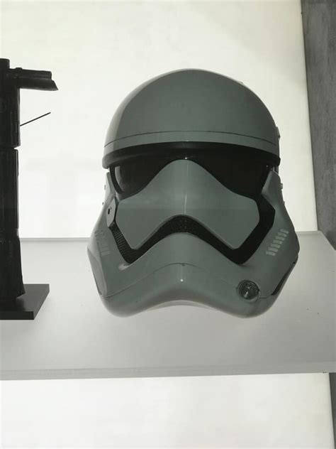 Nycc 2017 Star Wars The Last Jedi Costume And Prop Display Builds Excitement For Upcoming Film