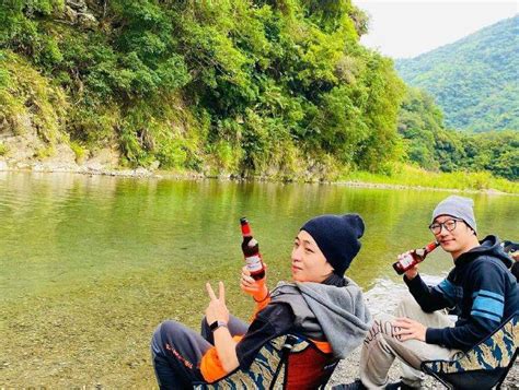 周杰伦与家人好友郊游野餐 晒与孩子牵手照超有爱 搜狐大视野 搜狐新闻