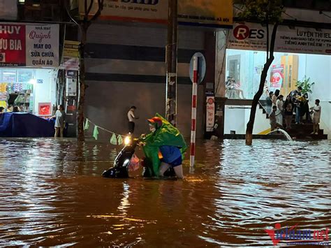 Hanois Streets Flooded After Heavy Rain