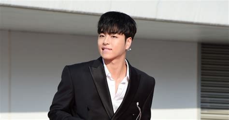 아이콘ikon 구준회 에너지 넘치는 발걸음