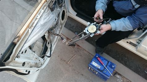 Стеклоподъемник двери водителя. — Nissan Almera Classic (B10), 1,6 л ...