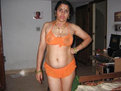 Horny Mallu Nude Tease Stripping Saree For Photos Photo