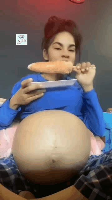 Preggo Eating Corn Em Inglês