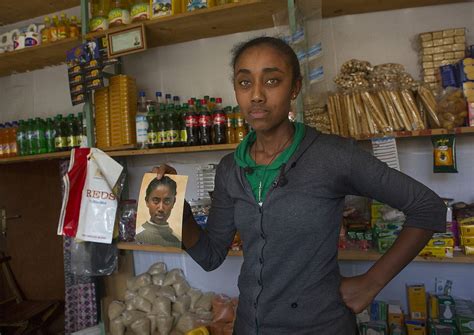 Eritrean Woman Showing An Old Picture Of Herself Dekemhare Eritrea