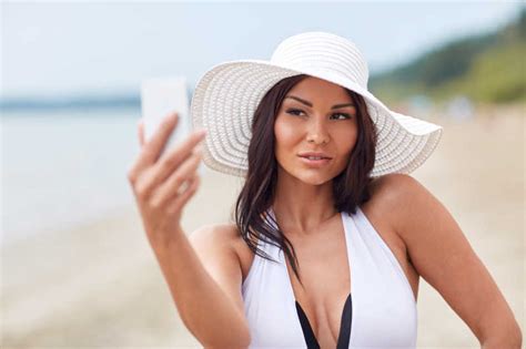自拍的比基尼美女系列 海滩度假自拍的比基尼美女图片 高清图片 图片素材 寻图免费打包下载