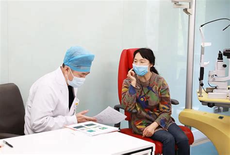因为信任 所以放心 飞秒晶体置换术让史老师再享青春 杭州明视康眼科医院