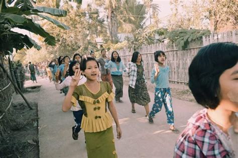 ယင်းမာပင်တွင် ဖက်ဆစ် စစ်ကောင်စီ တော်လှန်ရေး ရွှေနွယ်သွေး သပိတ်စစ်ကြောင်း ချီတက် ဆန္ဒပြ Khit