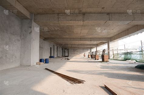 未完工的建筑内