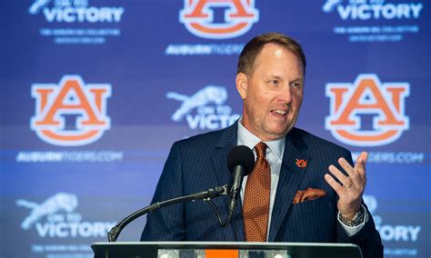 Alabama Fans Roast Hugh Freeze For His Bizarre Golf Swing