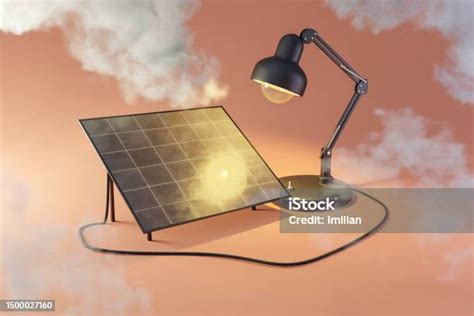 구름이 있는 무한한 다채로운 배경에 태양 전지판에 빛을 비추는 거대한 책상 램프 재생 가능한 무제한 녹색 에너지 개념 3d 일러스트레이션 0명에 대한 스톡 사진 및 기타