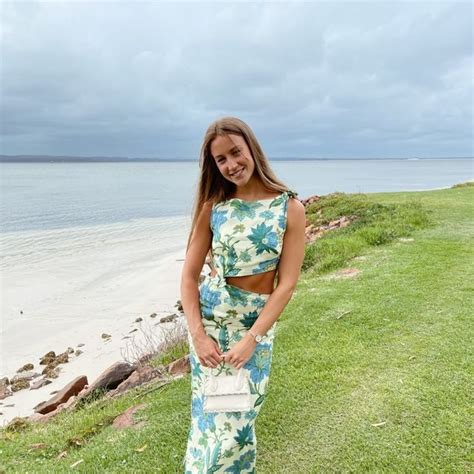 Juls Juliadolahenty Threads Say More