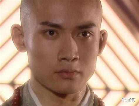禁欲系帅哥袈裟裹身此等美色谁能六根清净 搜狐大视野 搜狐新闻