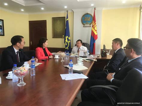 УИХ ын Ерөнхий нарийн бичгийн дарга Л Өлзийсайхан Дархан Уул аймгийн ИТХ ын дарга С Насанбаттай