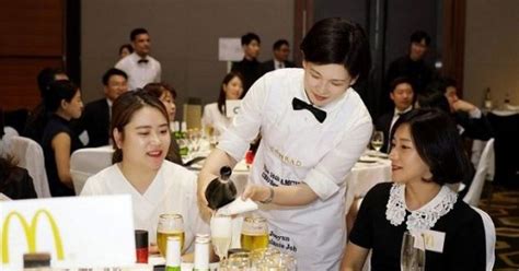 조주연 맥도날드 사장 고객 감동 실천 직원에게 특별한 저녁 식사 서빙