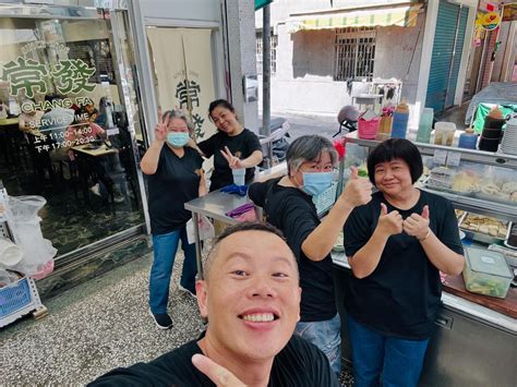 成為老闆的第二年 一直都把員工福利擺在第一考量的位置 我最常跟他們說的話就是 我有賺錢就好但你們一定要更好 高雄 常發麵食館