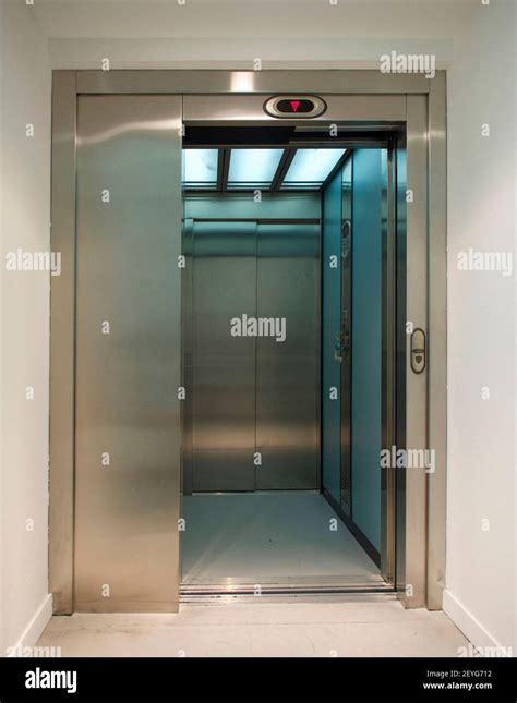 elevator door open
