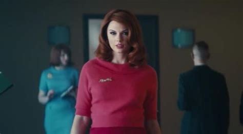 Taylor Swift S Red Hair Is Driving Twitter Crazy