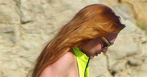 Lindsay Lohans Side Boob Threatens To Fall Out—see The Pic E Online
