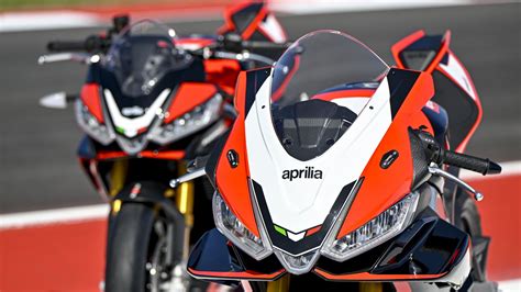 Aprilia Rsv4 Factory En Tuono V4 Factory Se 09 Sbk Aprilia Nl