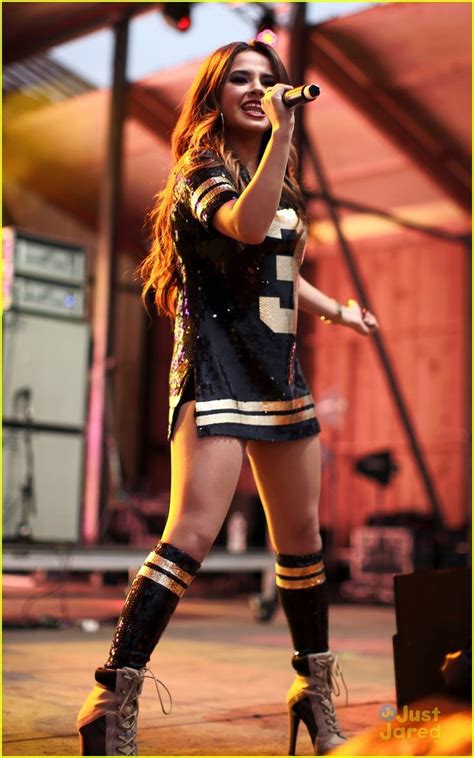 Becky G Performs In The Rain At Directvs Super Fan Festival See The