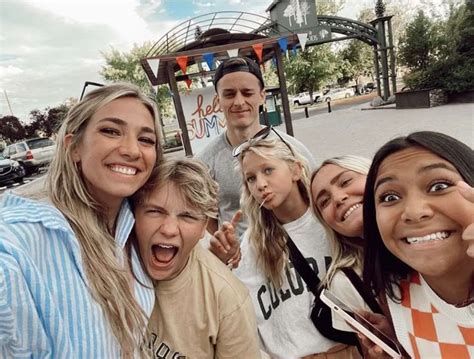 Pin By ⚡️saideepreppy⚡️ On Nen Fam Cute Friend Pictures Sibling