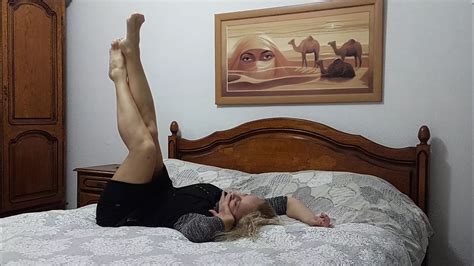 Часть сексуальных игр Selena после возвращения домой Xhamster