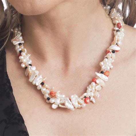 Колие с 3 реда бели перли оникс корал и кристал 50см Yuno Pearls