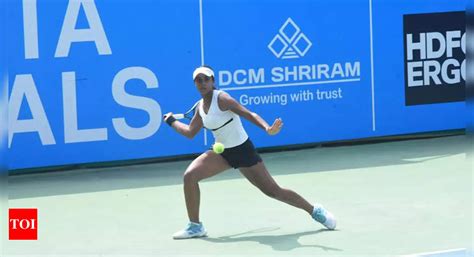 Vaidehi Sai Samhitha Dominate In First Round At Rain Hit Fenesta Open