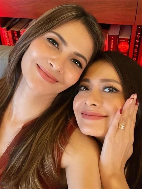 6 Potret Cut Tari Yang Awet Muda Di Usia 46 Tahun Entertainment