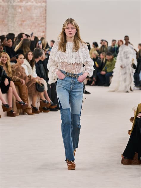Winter 2024 Runway Chloé Us En 2024 Chloé Idées De Mode Mode Boho