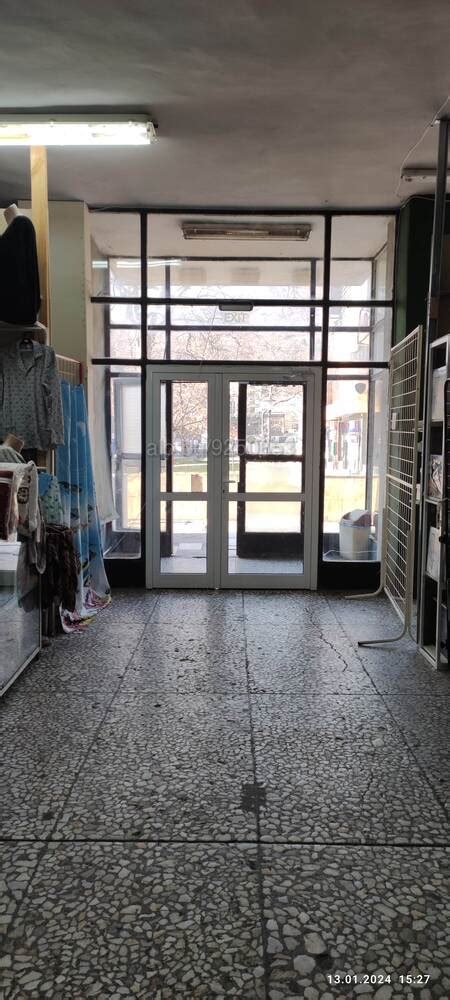 Сливен Търговски обект действащ магазин Магазин 1840 кв м Първи етаж Тухла Готов завършен Ма