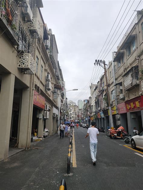 2024第八市场购物好多人在买这个标有厦门的椰【去哪儿攻略】