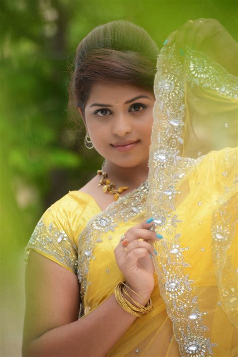 Kerala Mallu Aunty Hema Spicy Saree Exposing Back Deep Navel Spicy