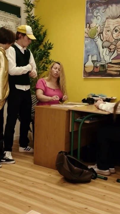 Старшеклассники ДЕЛАЮТ ДЕТЕЙ ⁉️🤯 школаглазамишкольника шгш конфликт подпишись дети школа