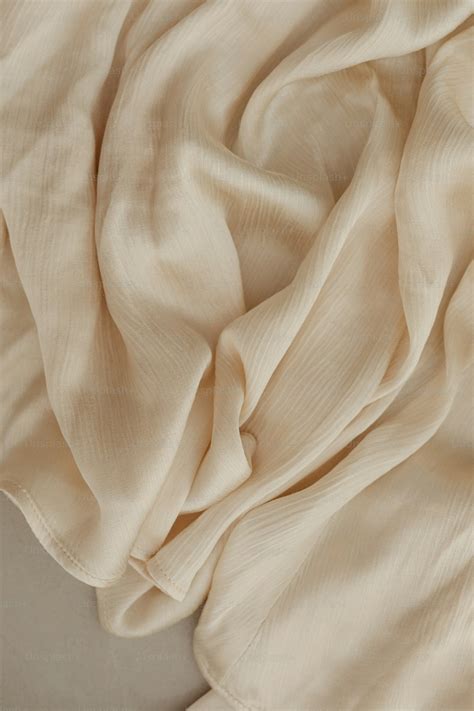 흰색 시트가 있는 침대 클로즈업 사진 Unsplash의 텍스처 재질 이미지