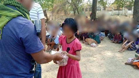 ဆိပ်ဖြူမြို့နယ်အတွင်းရှိ စစ်ဘေးရှောင် ပြည်သူများကို စားနပ်ရိက္ခာနှင့် ငွေကြေးများ ထောက်ပံ့လှူဒါန