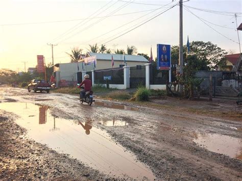 ប្រជាពលរដ្ឋ៥ភូមិនៅឃុំព្រៃកអំបិលសំដែងការលំបាកដោយសារផ្លួវប្រវែង១៣គីឡូម៉ែត្រខូចខាតធ្ងន់សូមថ្នាក់ដឹក