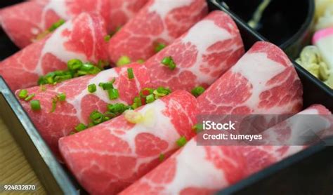 돼지고기 레스토랑 일본 음식 한국 음식에 신선한 새로운 슬라이드 건강한 생활방식에 대한 스톡 사진 및 기타 이미지 건강한 생활방식 건강한 식생활 고기 Istock