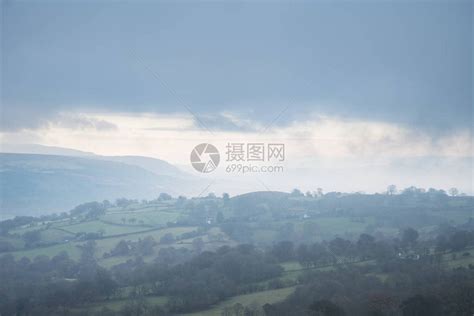 美丽的景色形象荒废的采石场被自然占领在秋瀑布高清图片下载 正版图片507340468 摄图网