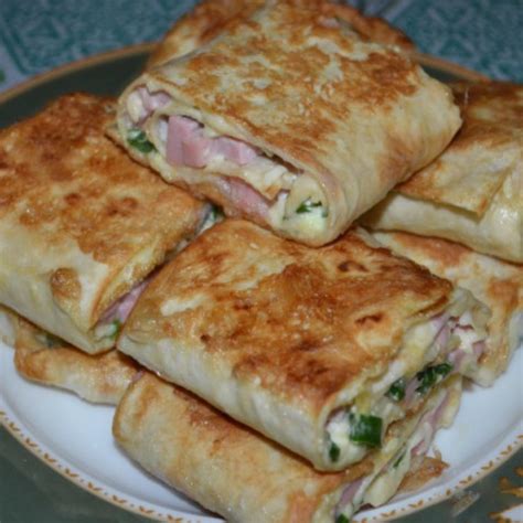 Жареный лаваш с колбасой и сыром - Самые вкусные кулинарные рецепты