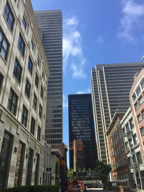 거리 건물 건축 고층 고층 건물 교통 금융 중심지 금융지구 대도시권 대중교통 도시 도시 개발 도시 거리 도시 경관 도시 계획 도시 교통 도시