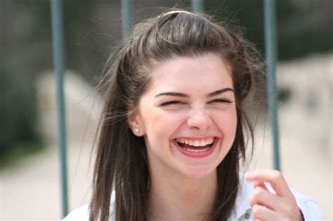 صور بنات عم يضحكو